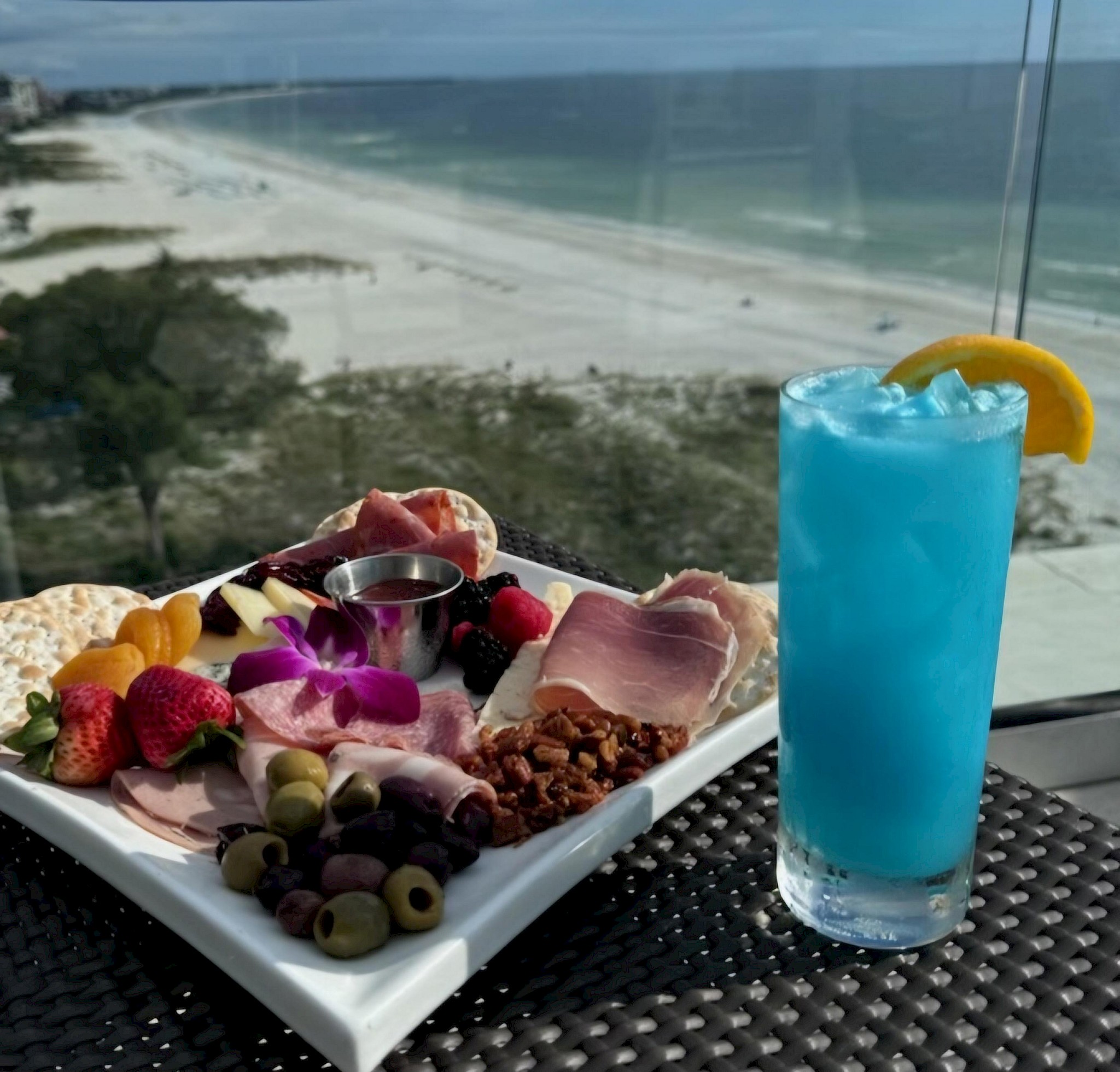 Level 11 Rooftop Bar & Lounge - Dine Beachfront at The Bellwether ...
